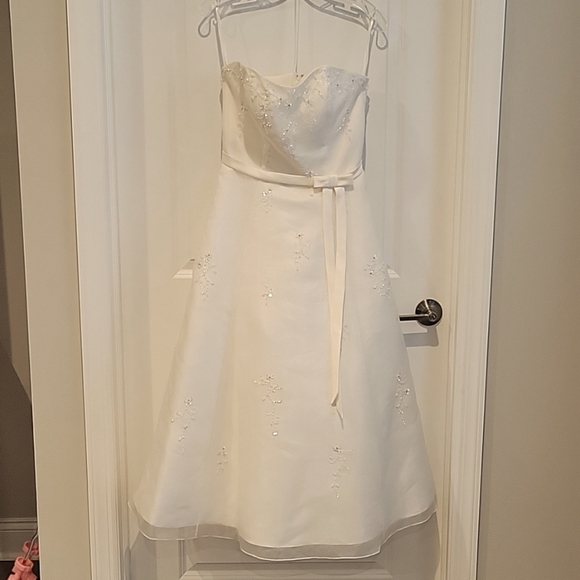 Private Collection | Dresses | Private Collection Tea Length Wedding ...